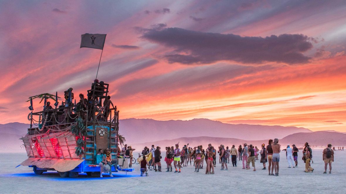These photos capture the desert utopia of Burning Man | Adventure.com