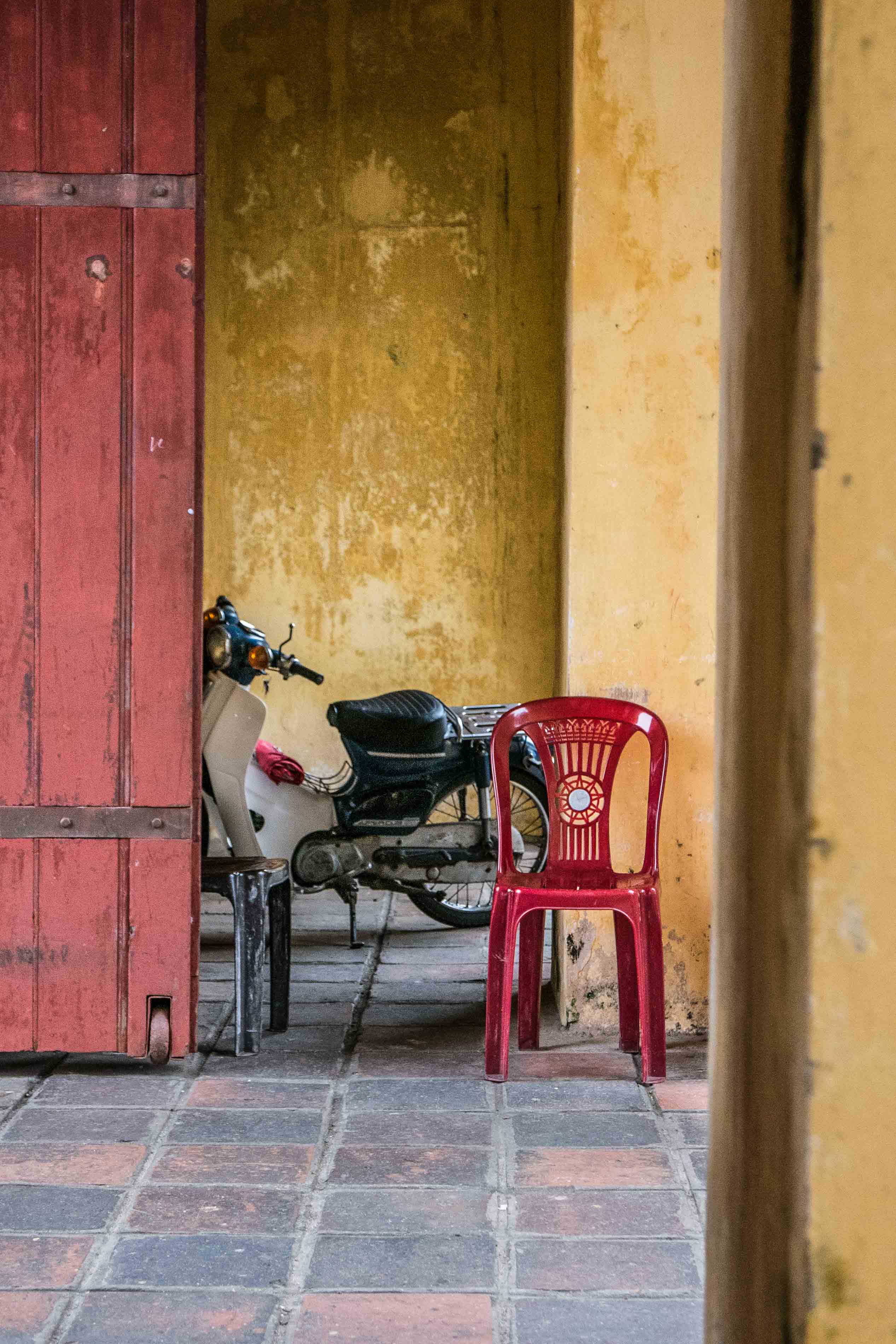 In photos: The plastic chairs of Southeast Asia | Adventure.com