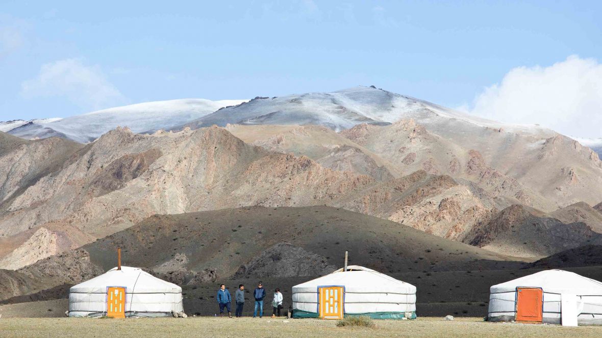 Patience makes perfect: How to track a snow leopard | Adventure.com