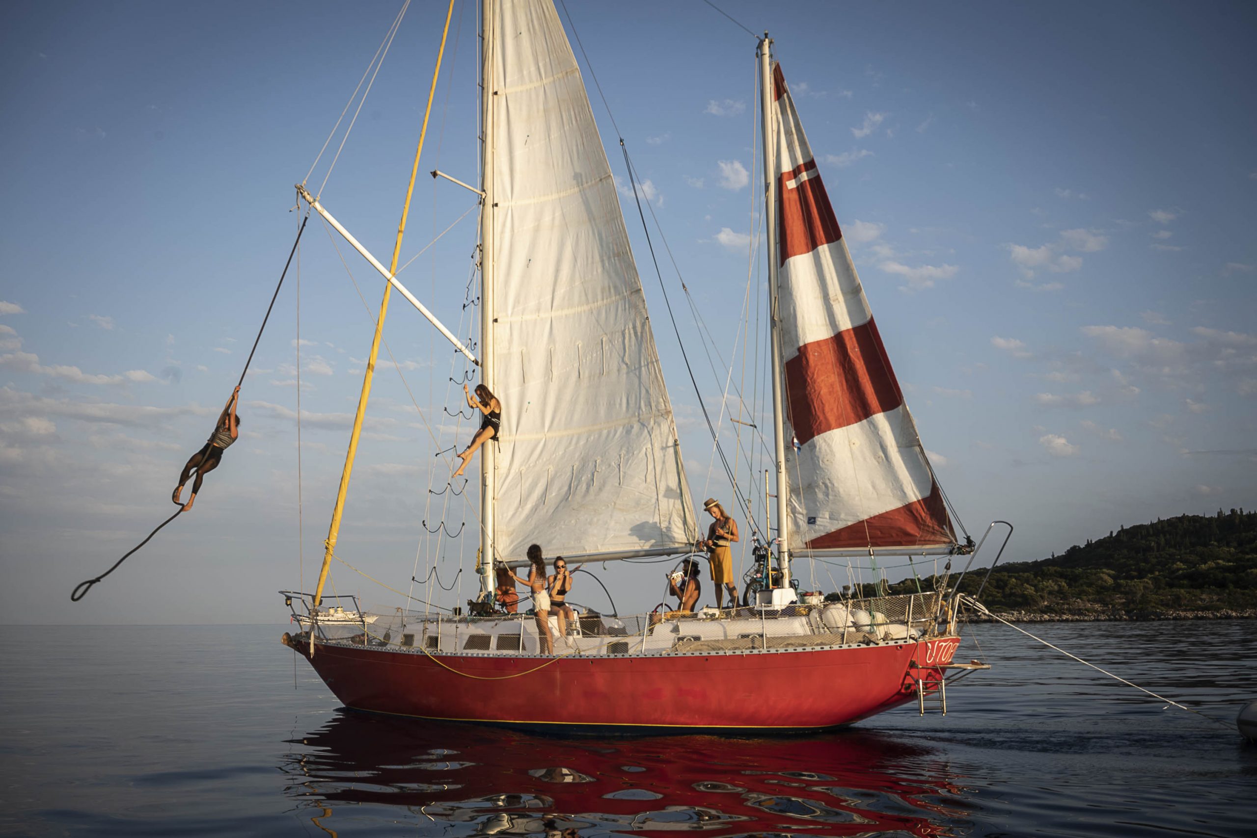 The nomadic clowns sailing the Med for 15 years | Adventure.com